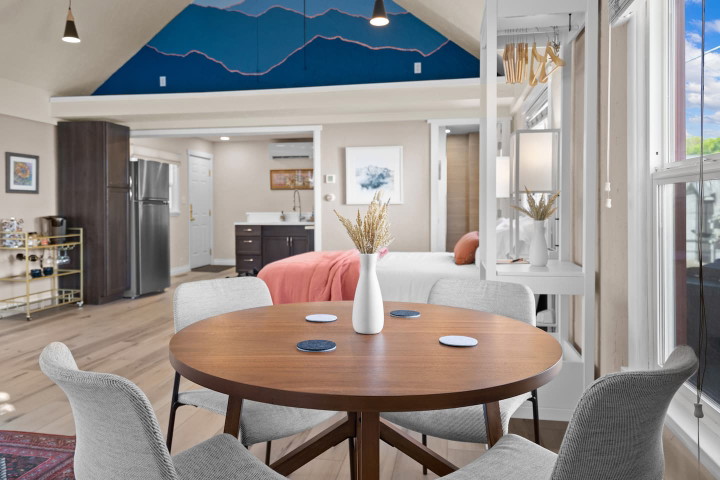 Beautiful Downtown Studio W/ Ac! Walk Everywhere! - Kalispell, MT