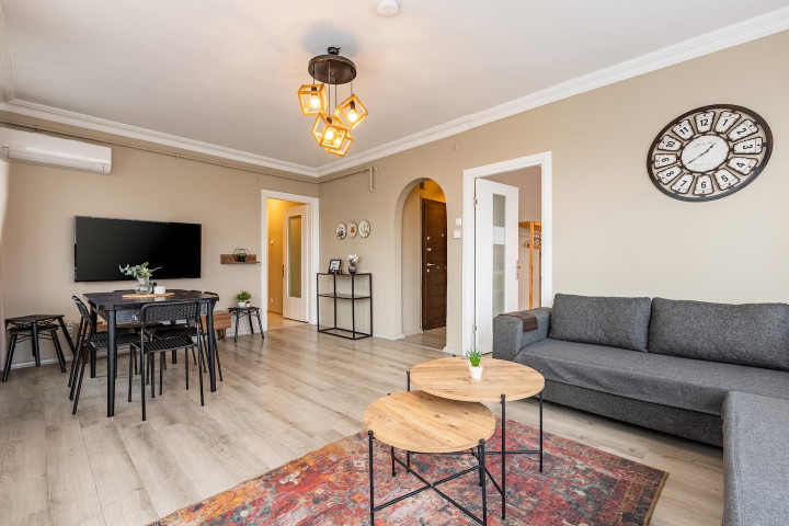Renovated: 4+1 Big Flat With 2 Bathrooms - İstanbul