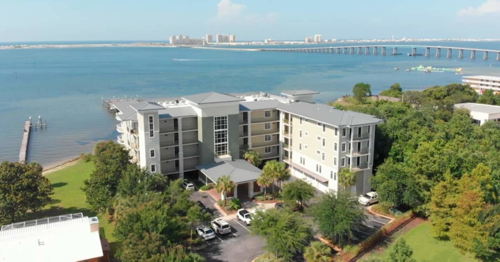 Lovely 3-bdrm/3 Bath 4th Floor Condo On The Sound. - Navarre Beach, FL
