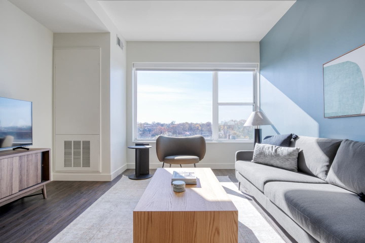 Blueground | Elmhurst, Lounge, Pool & Gym Nr Metra - Elmhurst, IL