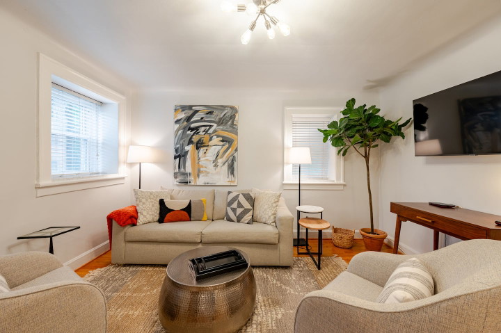 English Garden Apt. In The Heart Of Lincoln Park - Chicago, IL