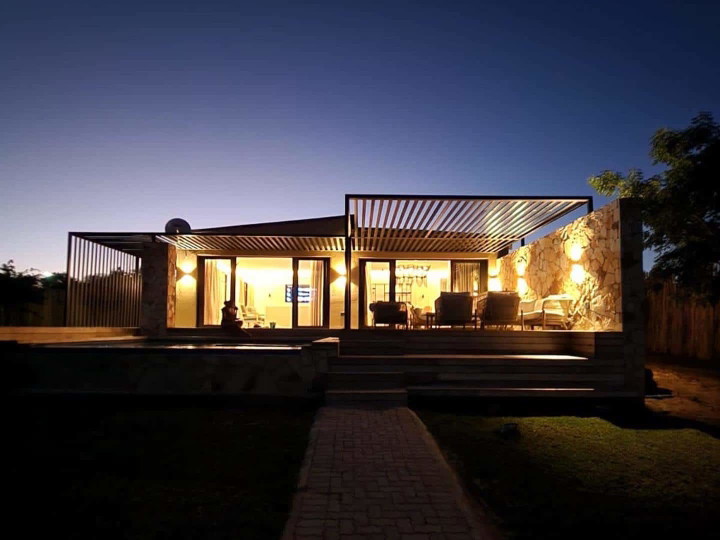 Bush Facing Presidential Villa - 