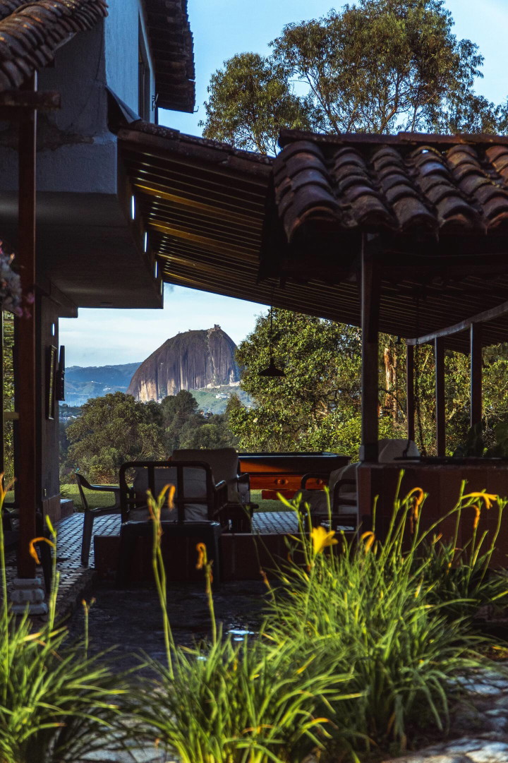 La Piedra Views | Hot Tub, Pool Table & Barbecue - Guatape
