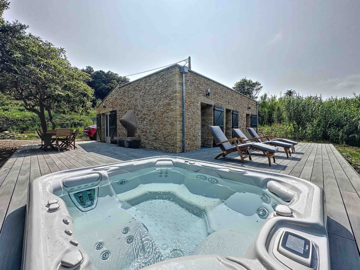 Villa Sant'amanza Jacuzzi & 1 Ha Of Nature - Bonifacio