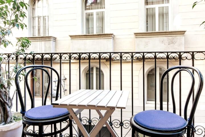 Spacious 3br Apartment W/ Patio & Backyard - Badalona
