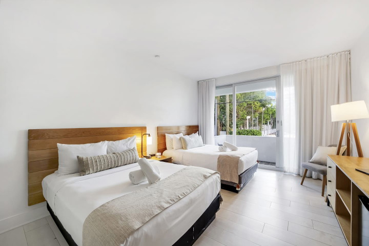 At Mine - Beach Suite | Pool  Balcony  Parking - Miami Beach, FL
