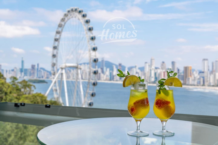 Beach, Swimming Pool, Ferris Wheel & Large Leisure Area - Balneário Camboriú