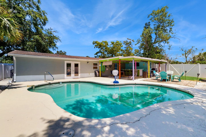 Bright Home With Private Pool High Speed Wifi Fire - St. Petersburg, FL