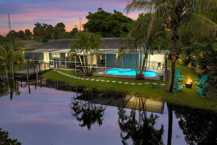 Your Blue Oasis |Pool, Dock, Kayaks & Pet-friendly - Fort Myers, FL