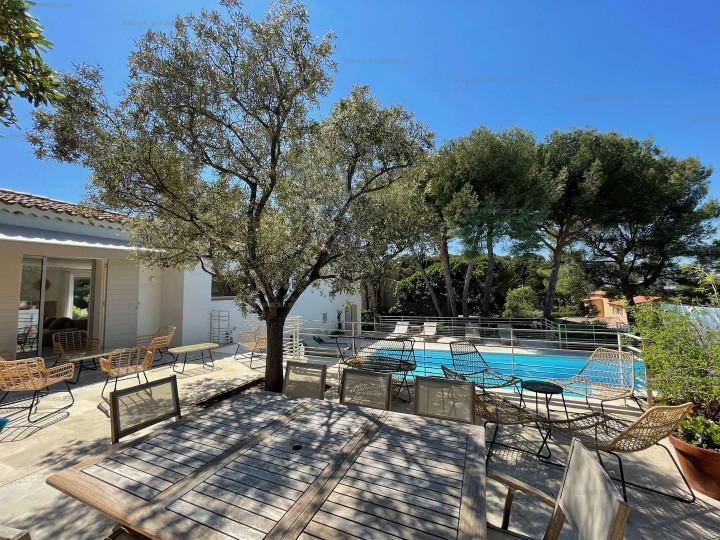 Luxury Sea View Villa With Swimming Pool And Private Cove Access For 10 - Bandol