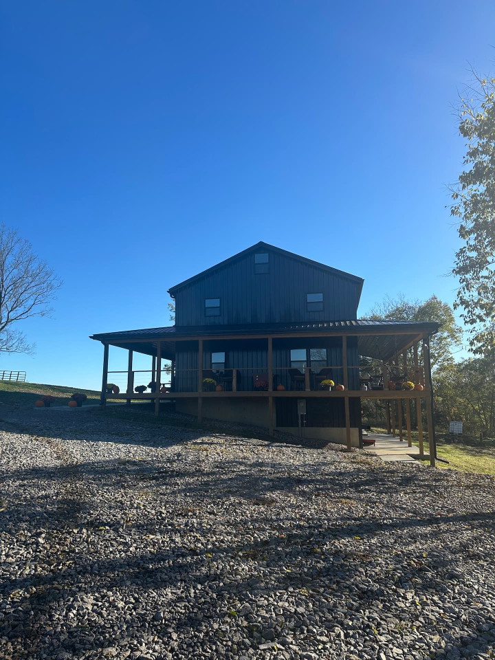 Secluded 4br Farmhouse W/ Scenic Views From Porch - Carrollton, KY