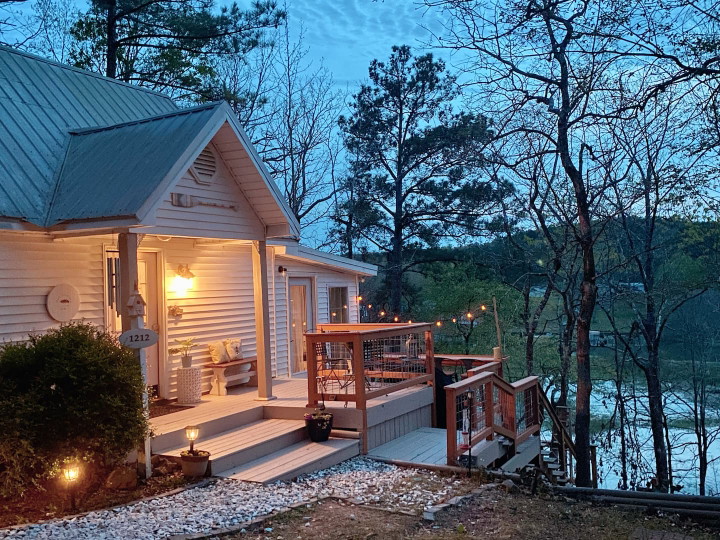 Dreamy Lay Lake Waterfront Cottage With Kayaks! - Alabama