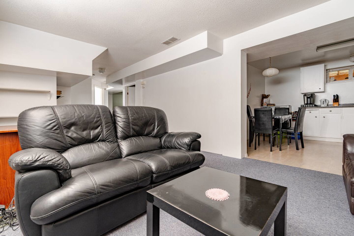 Spacious And Private Basement Suite - Coquitlam