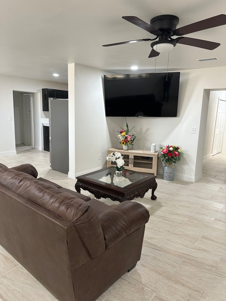 Comfortable 5 Bedroom 4 Bath. - Odessa, TX