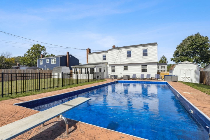 Ultimate Group Escape | Heated Pool 12 Guests - Parma, OH