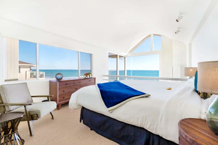 Beachfront Townhouse With Stunning Ocean Views - Malibu, CA