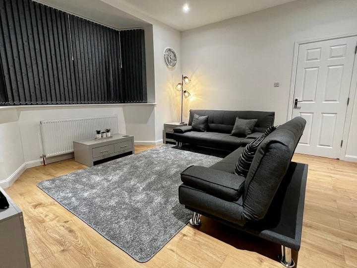 No. 1 | Lux Nuneaton With Gated, Private Parking - Nuneaton