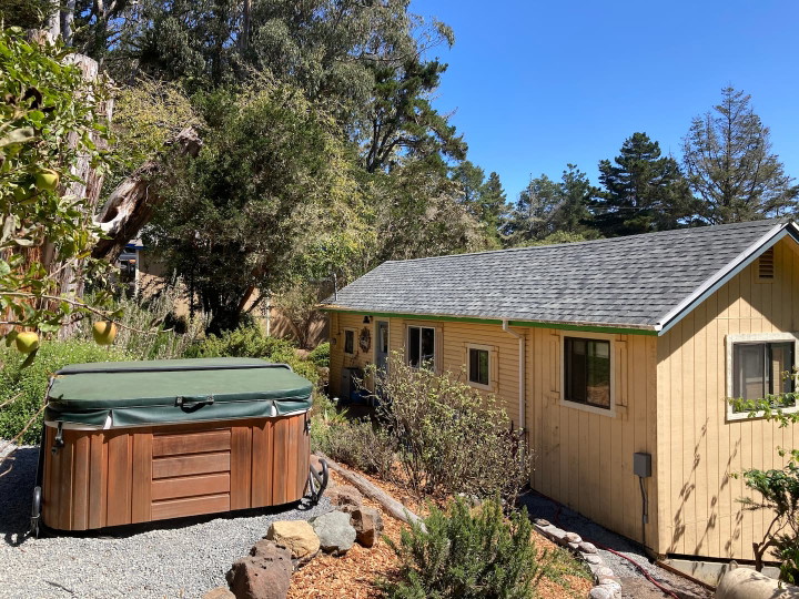 Relaxing Beekeeper's Cottage With Hot Tub - Bodega Bay, CA