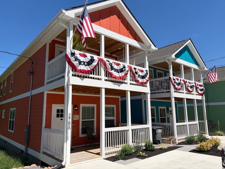 0range On Main -3 Beds, 3 Bath, Walk To Lake. - Dandridge, TN