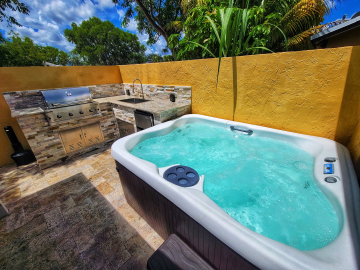 Miami Game House | Jacuzzi Near Hard Rock - Miami Gardens, FL