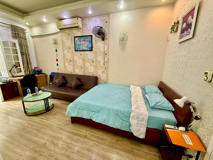 40m2 Studio With Balcony In Central Ba Dinh - China