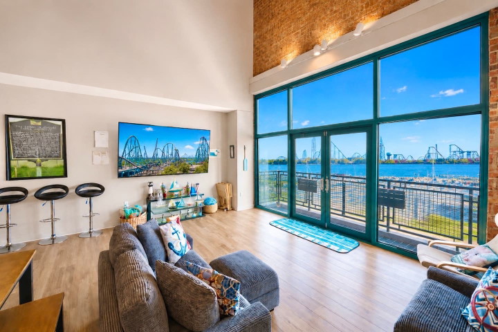 Downtown Waterfront Stunning Views Of Cedar Point! - Sandusky, OH