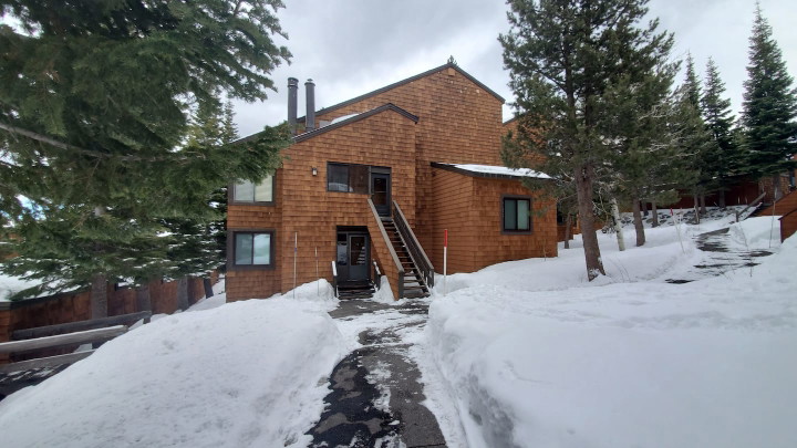 2 Bedroom Condo Steps From The Lifts! - Truckee, CA