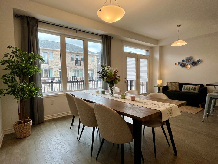 Spacious 4br Oakville Retreat + Balcony - Burlington