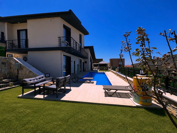 | Mila Villa Foçaköy | Tuzlu Su Havuzlu ÖZel Villa - Foça