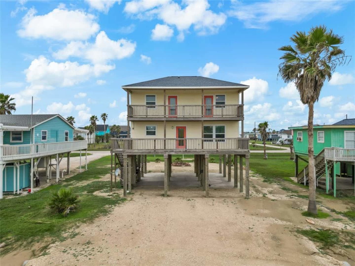 The Neon Palm | Walk To Beach | 4br/3ba - Surfside Beach, TX