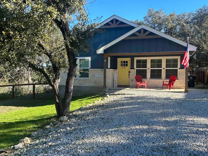 Relaxing 3 Bedroom House Steps From Canyon Lake! - Canyon Lake, TX