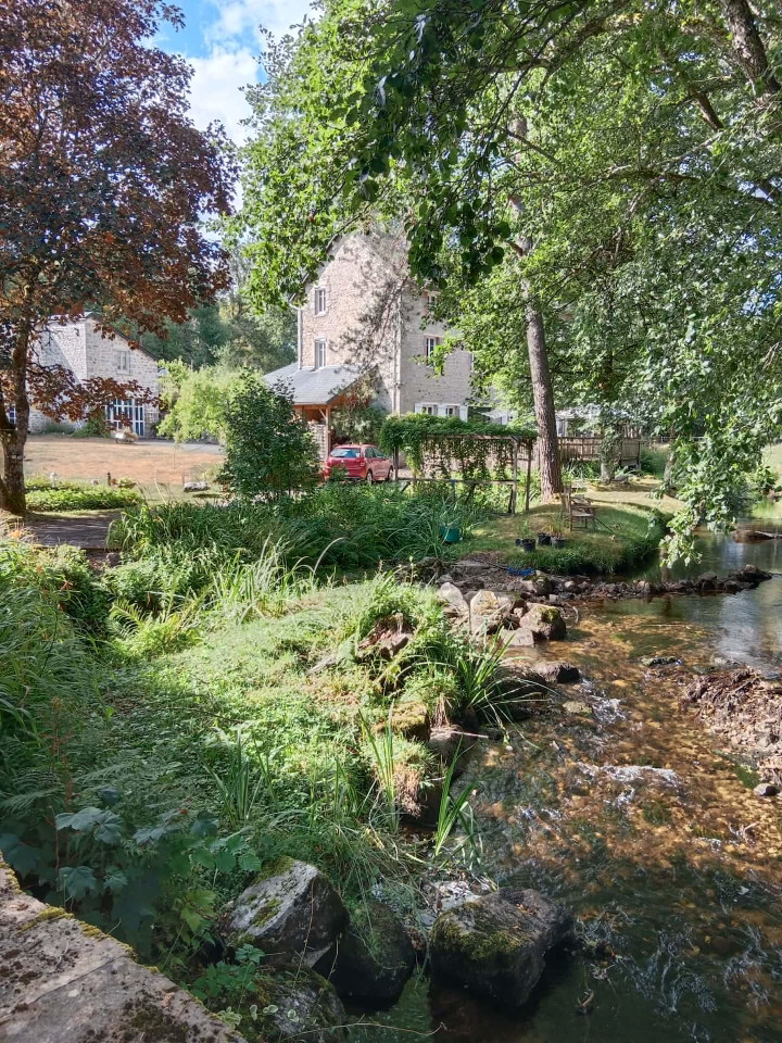 Petit Gite Au Bord De L'eau - Ussel
