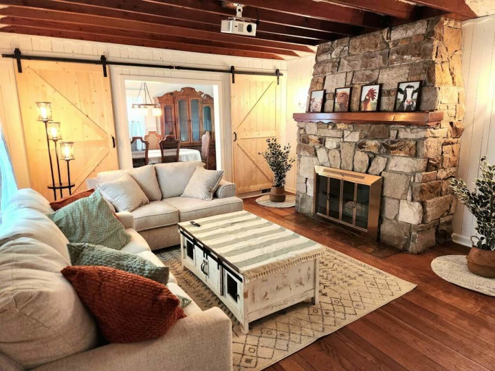 Cozy Cottage On Peacock Lane - Newburgh, IN