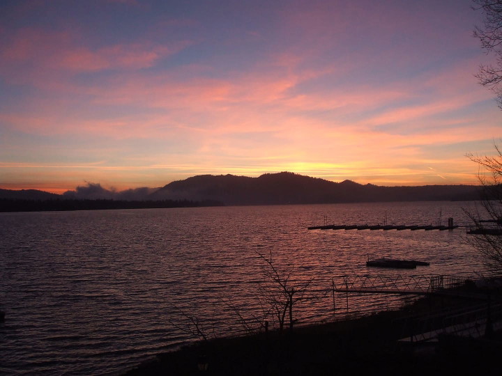 Serene Lakefront 4br W/loft, Spa Ski Slopes Nearby - Big Bear Lake, CA