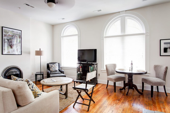 Prime Downtown Mall Flat With Free Parking - #306 - Charlottesville, VA