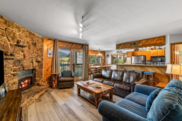 Cozy 2br Ski Condo | Gas Fireplace & Shuttle - Steamboat Springs, CO