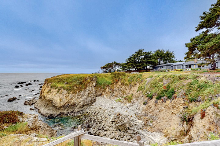 Oceanfront Haven With Beach Access, Views & Deck - Fort Bragg, CA