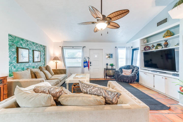 Backyard Hangouts: Bradenton Home Near Dining! - Bradenton, FL