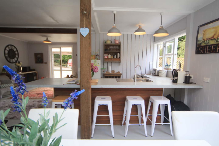 Escape To The Country- The Sows Ear @ Rahui - Castlepoint