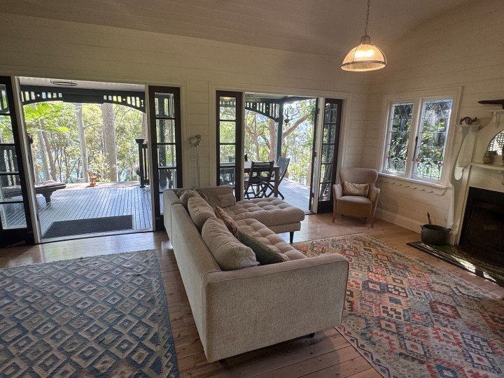 Waterfront Cottage & Boat Within National Park - Sydney