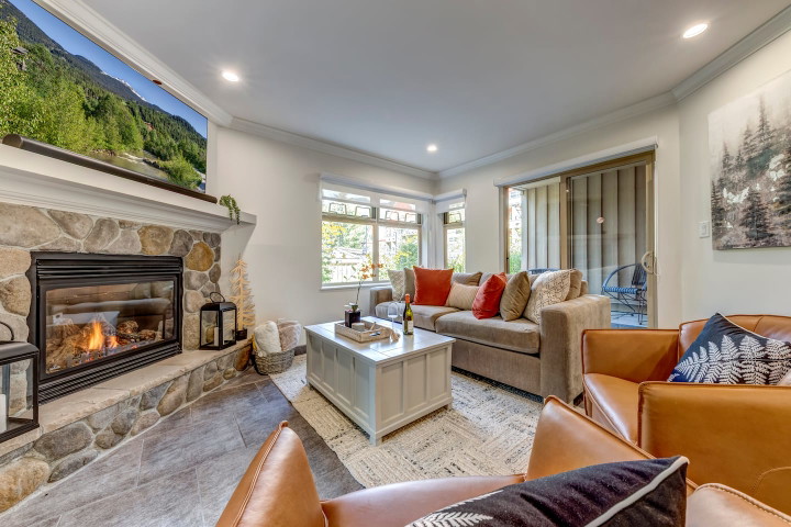 Lake Placid 126, Ski-in/out, Pool, New Listing - Whistler