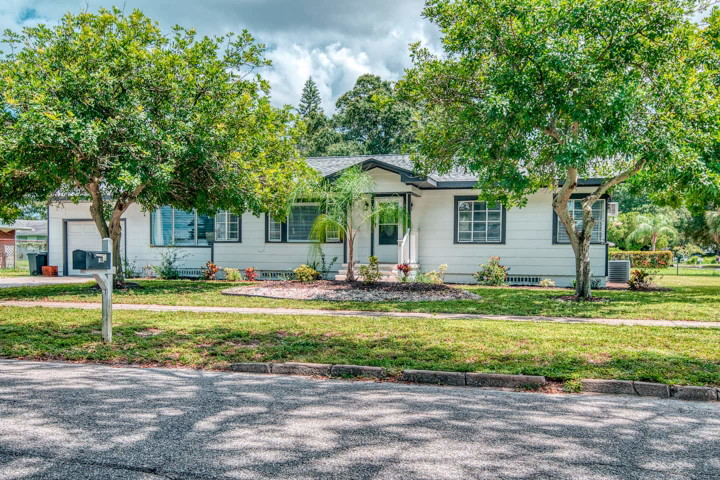 Minutes From Beach, Downtown, Lecom Park, Img - Bradenton, FL