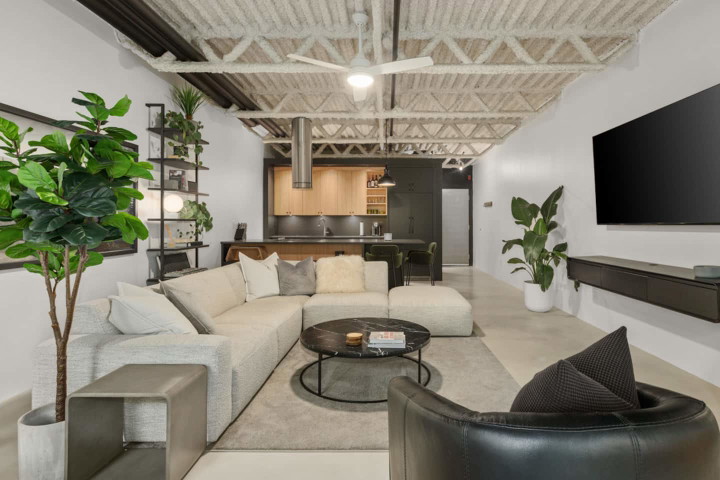 Trendy Mt. Pleasant Loft | Pet Friendly + Parking - Vancouver