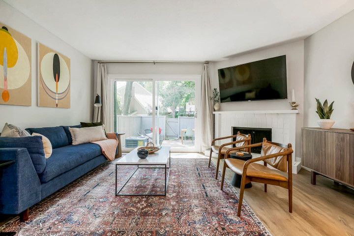 Art-filled Retreat W/ King Beds & Private Patio - Overland Park, KS