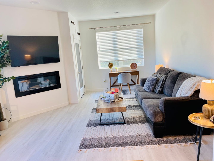 New! Stylish Townhouse Near Edgefield! - Troutdale, OR
