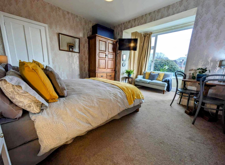 Super Sunny Studio With Own Terrace & Parking - Sandbanks