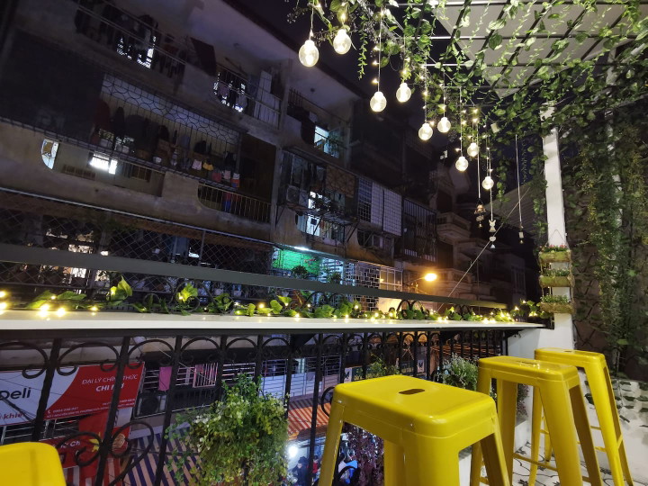 Localview Balcony |Trainstreet | Netflix| King Bed - China