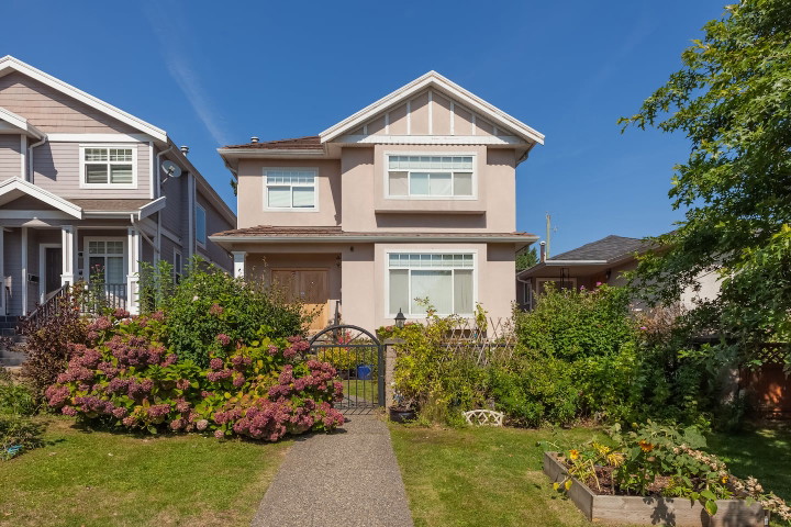 Helen's House/ Near Skytrain & Airport - Vancouver