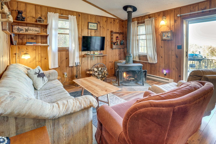 7 Mi To Main Street: Cabin W/ Deck In Stanley! - Stanley, VA