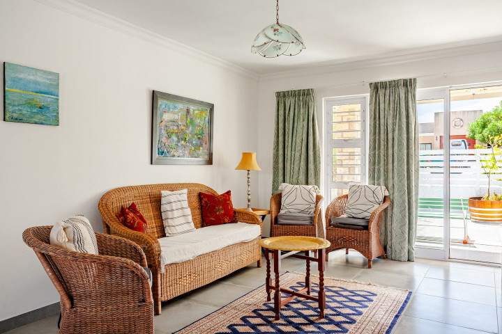Stroll From A Queen Bed To The Beach Down The Road - Saint Helena Bay